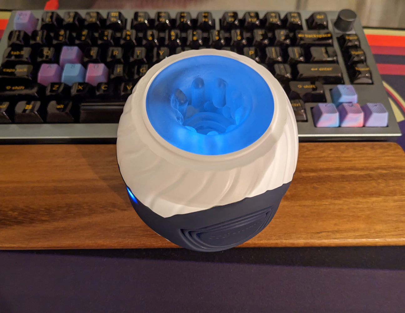 Shop Wank Pod Portal Vibrating Stroker - Love Shop